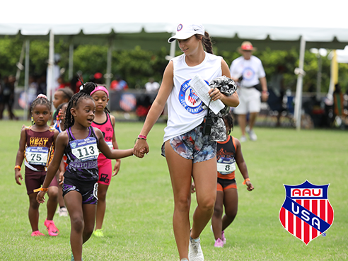 DISTRICT SPOTLIGHT: AAU Districts Give Back | AAU